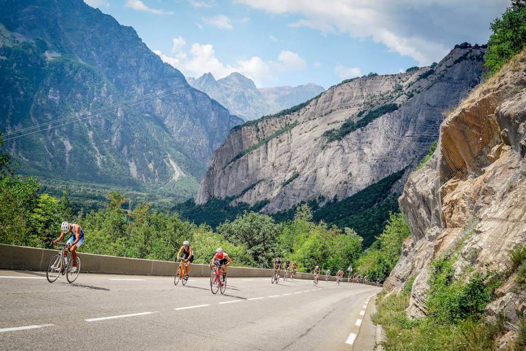 Altitude training for athletes: what it is, how it works and how you ...