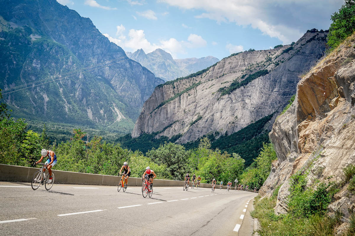Altitude training for athletes: what it is, how it works and how you ...
