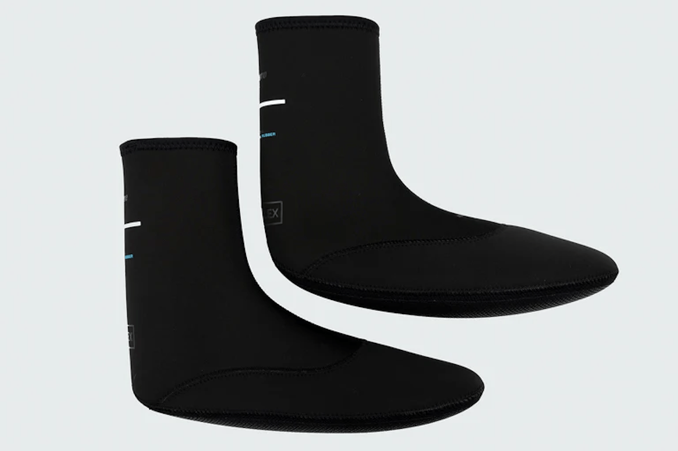 Best neoprene socks for swimming in cold water | 220 Triathlon
