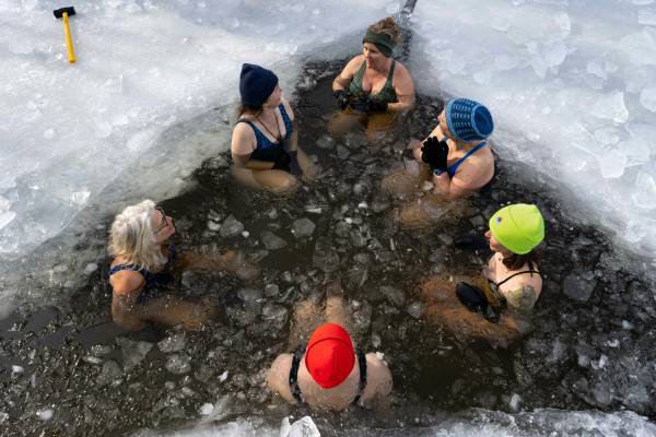 Swim coach reveals the real benefits of cold water swimming | 220 Triathlon