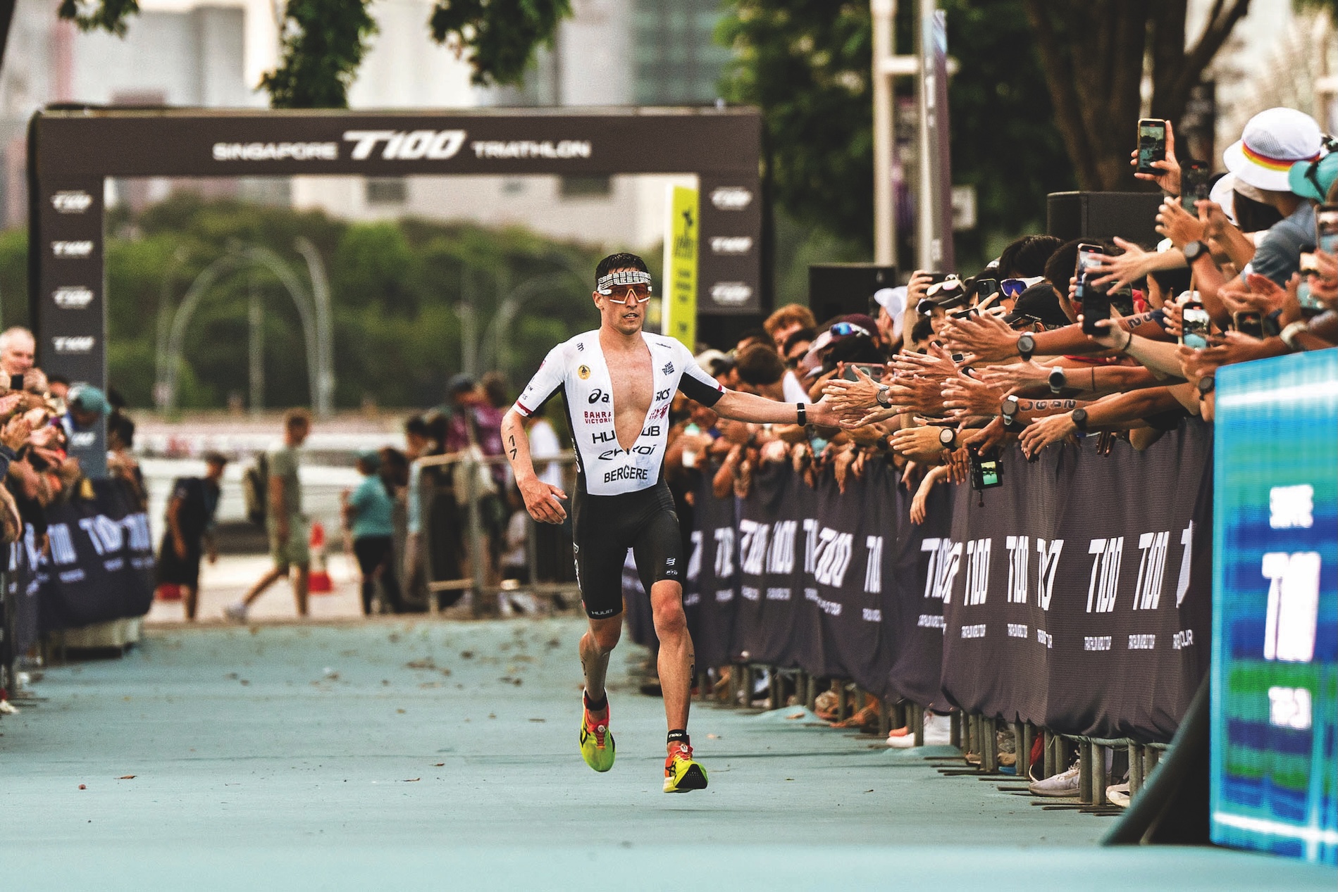 What is T100 Triathlon and why is it so popular? | 220 Triathlon