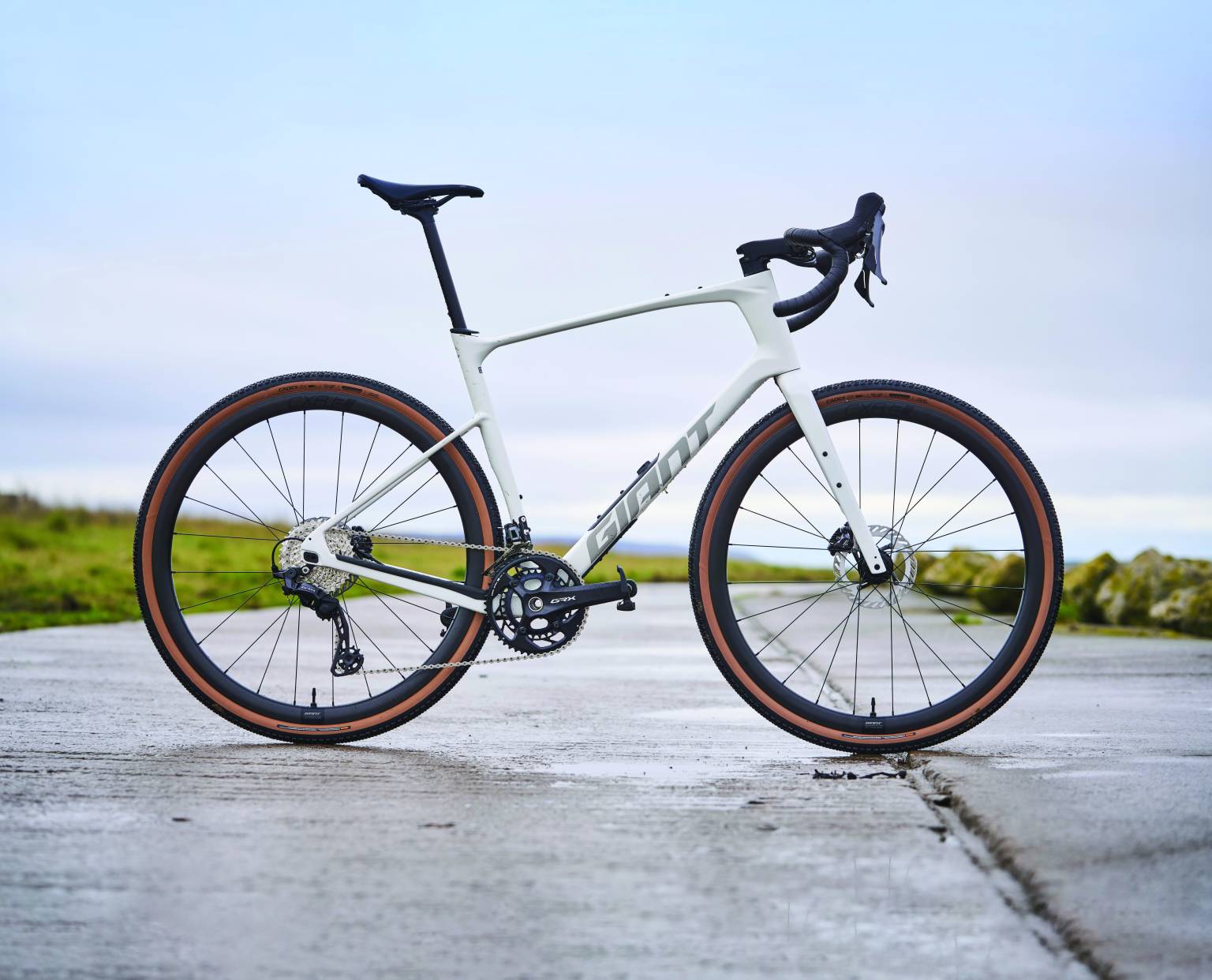 We test the new Giant Revolt Advanced 0 gravel bike for comfort, speed ...